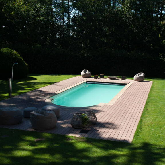 Poolumrandungen aus Premium WPC von MYDECK