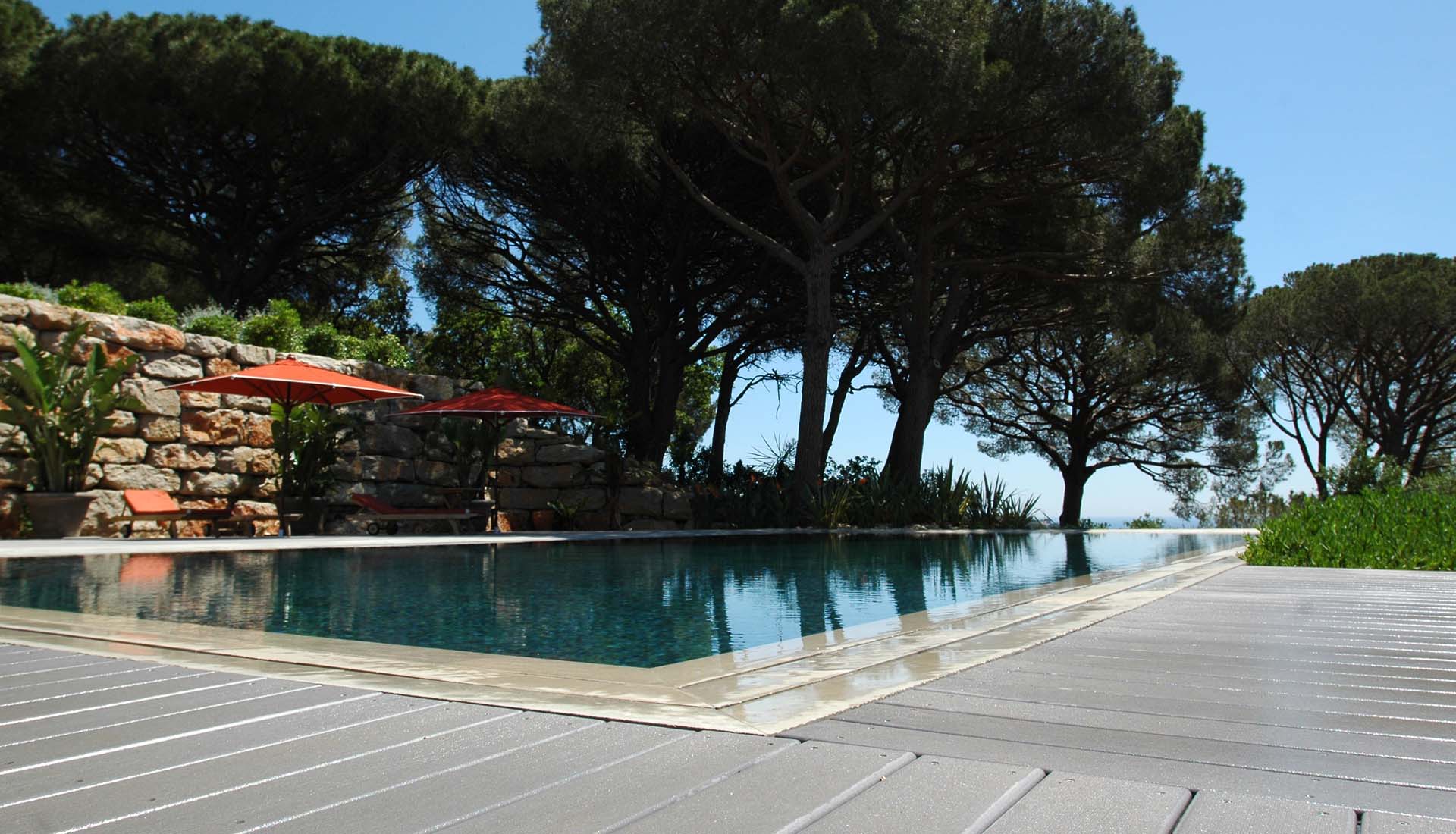 Poolumrandungen aus Premium WPC (Holz-Kunststoff)